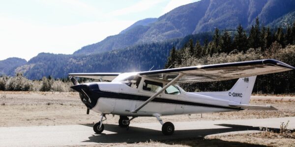 The Cessna 172: Why It's the World's (and ours) Favourite Small Plane ...